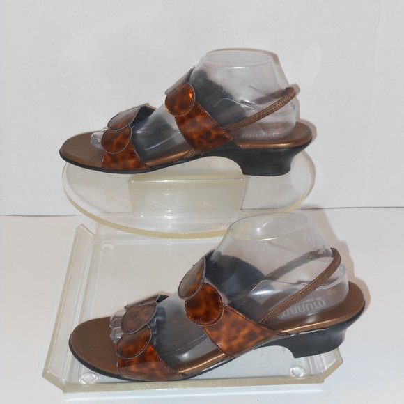 Munro | Shoes | Munro Bronze Strappy Sandals Size W | Poshmark